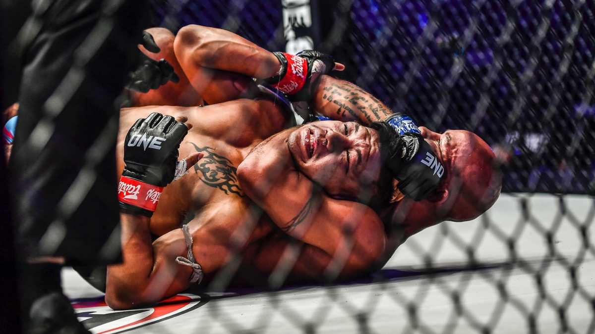 Demetrious Johnson Chokes Out Rodtang, Angela Lee Submits Stamp Fairtex ...