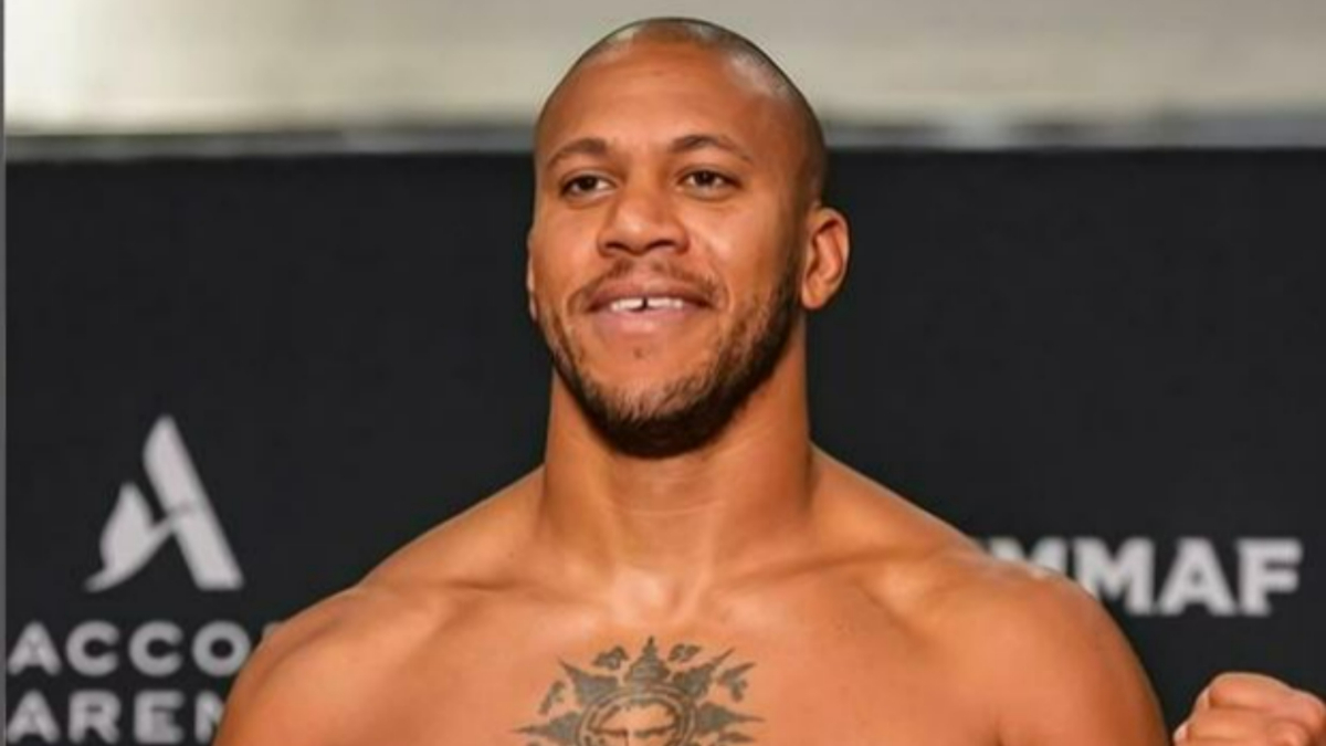 Ciryl Gane Undergoes Hand Surgery, Lays Out Return Date