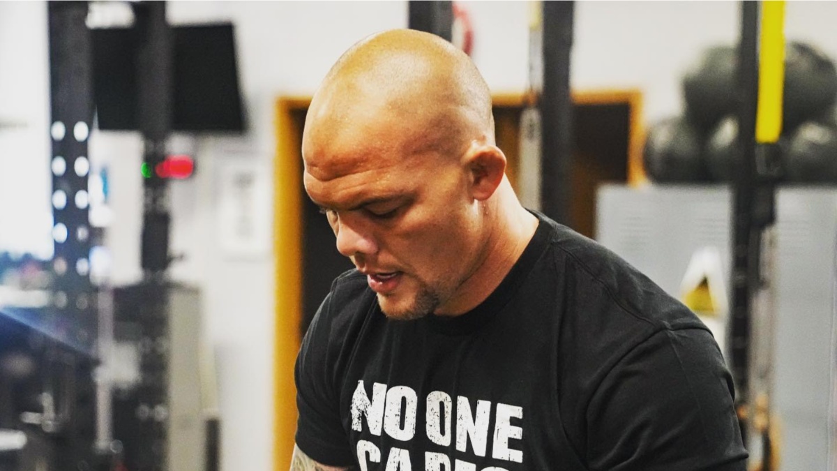 Anthony Smith Reveals He Got Covid Vaccine To Keep His Job Despite His ...