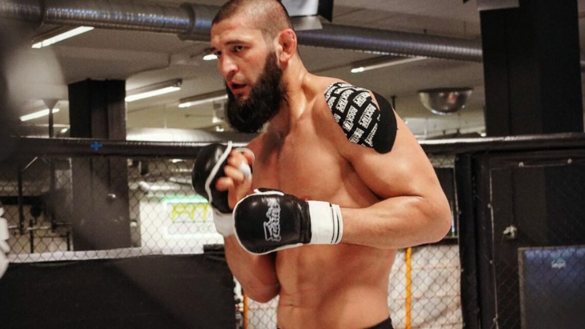 Khamzat Chimaev's Physique Stuns Fans Ahead Of UFC 294 Fight Against ...