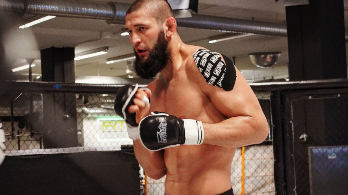 Khamzat Chimaev's Physique Stuns Fans Ahead Of UFC 294 Fight Against ...