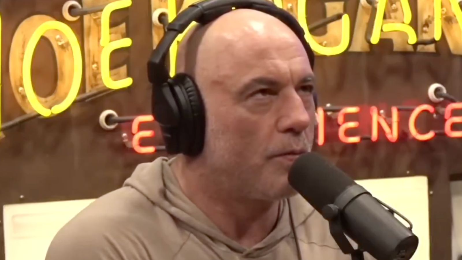 Joe Rogan Teases Massive $30 Million Stakes for Jon Jones vs Tom ...