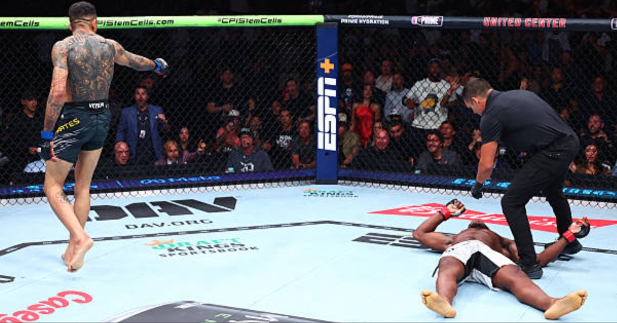 Carlos Prates KOs Geoff Neal with Insane Buzzer-Beating Spinning Back ...