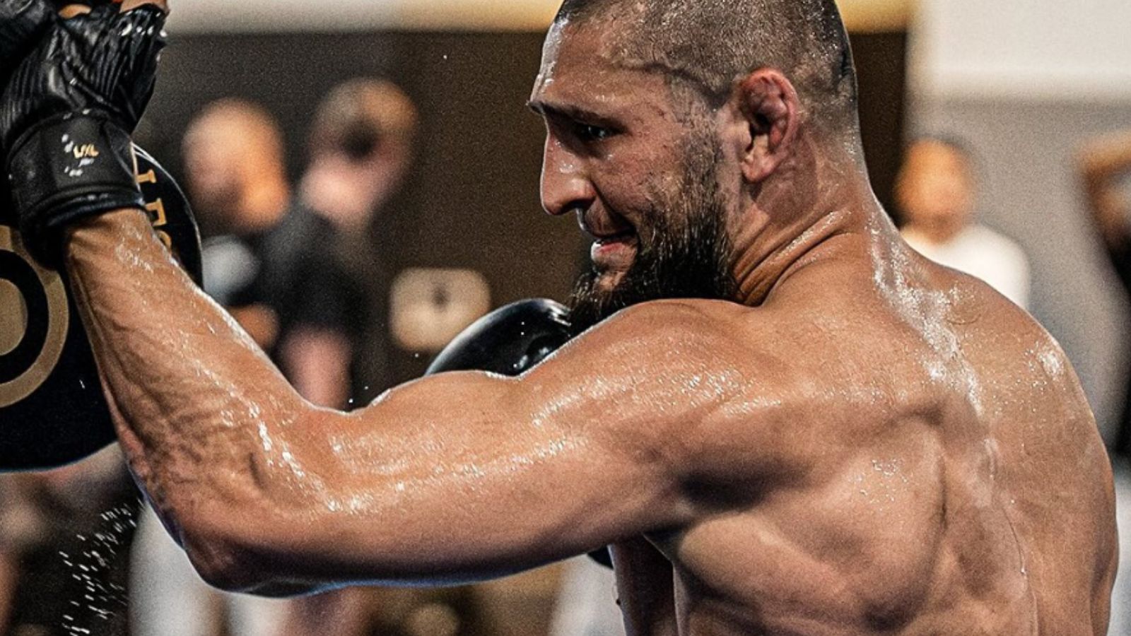 Khamzat Chimaev Shows Off Incredible Muscle Definition During Training ...